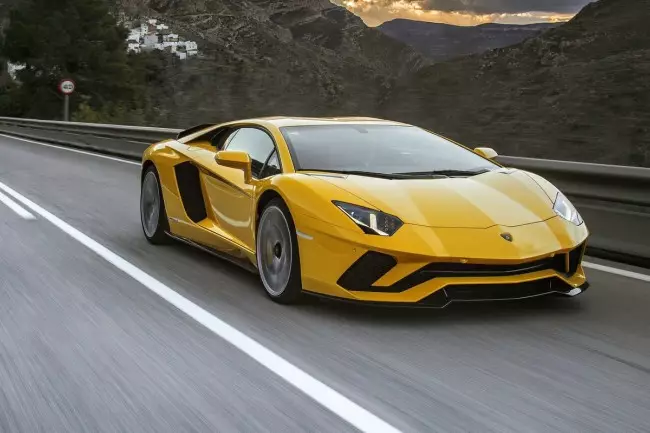 lamborghini-aventador_s-2017.jpg