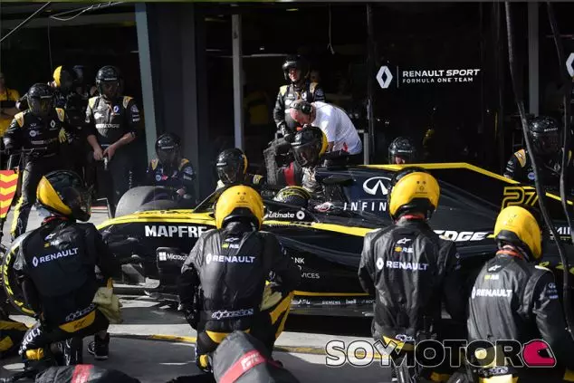 Nico Hülkenberg stoppar í Ástralíu