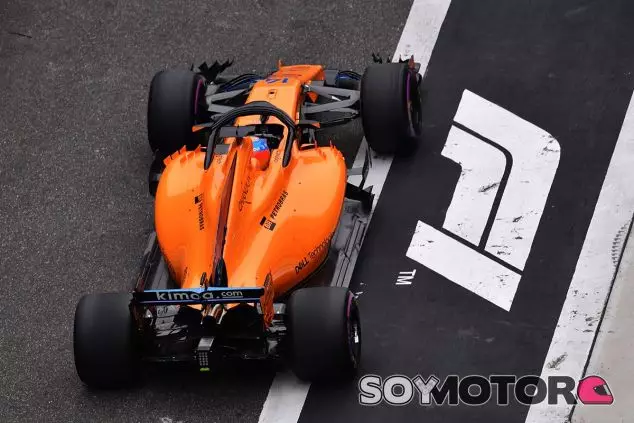 Fernando Alonso u Kini - SoyMotor