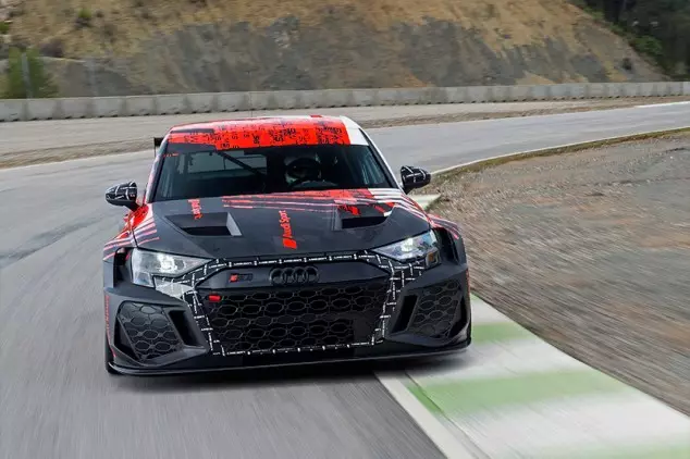 Audi testuje swój WTCR RS 3 LMS w Castellolí