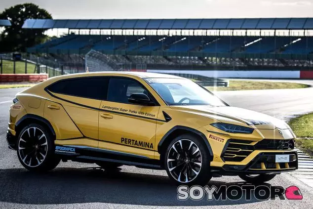 De Lamborghini Urus verkleedt zich als Lead Car voor de Super Trofeo