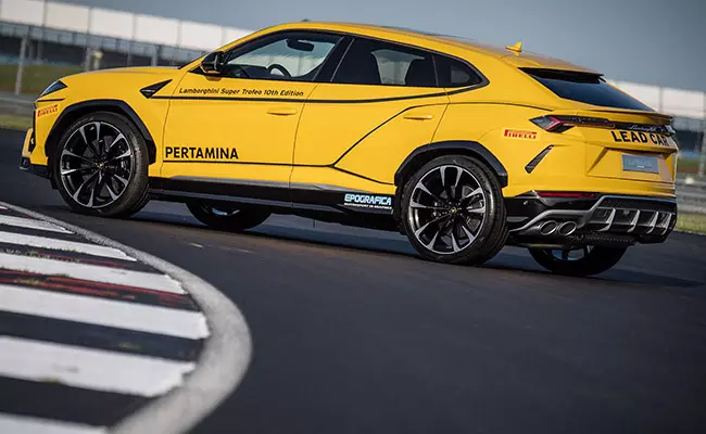 lamborghini-urus-lead-car-super-trofeo-rear.jpg