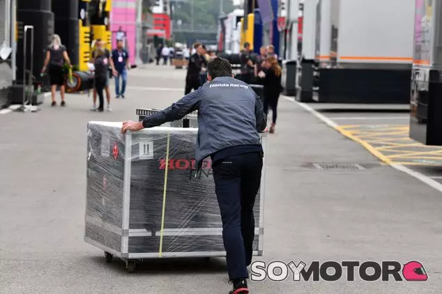Loading of Honda at the Circuit de Barcelona-Catalunya