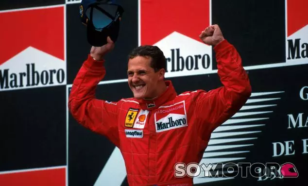 Schumacher sawise menang balapan pisanan karo Ferrari, ing Barcelona - SoyMotor