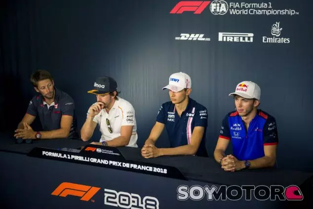 slijeva S lijeva na desno: Romain Grosjean, Fernando Alonso, Esteban Ocon i Pierre Gasly – SoyMotor.com