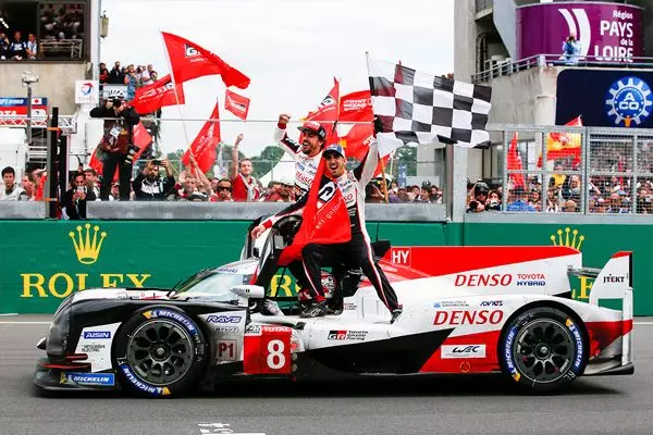 เฟอร์นันโด-อลอนโซ่-เซบาสเตียน-บูเอมิ-toyota-le-mans-2018-soymotor_0.jpg