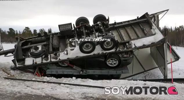 Dy Porsche 992 u shkatërruan në një aksident me kamion në Suedi