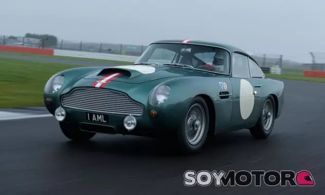 Aston Martin festos la 60-an datrevenon de la BD4 ĉe Pebble Beach