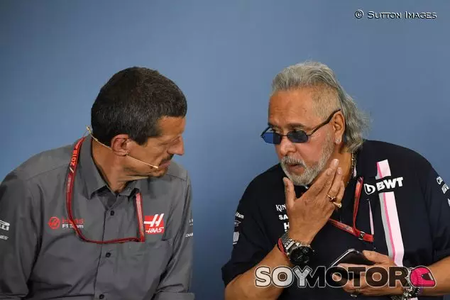 Guenther Steiner iyo Vijay Mallya ee Silverstone