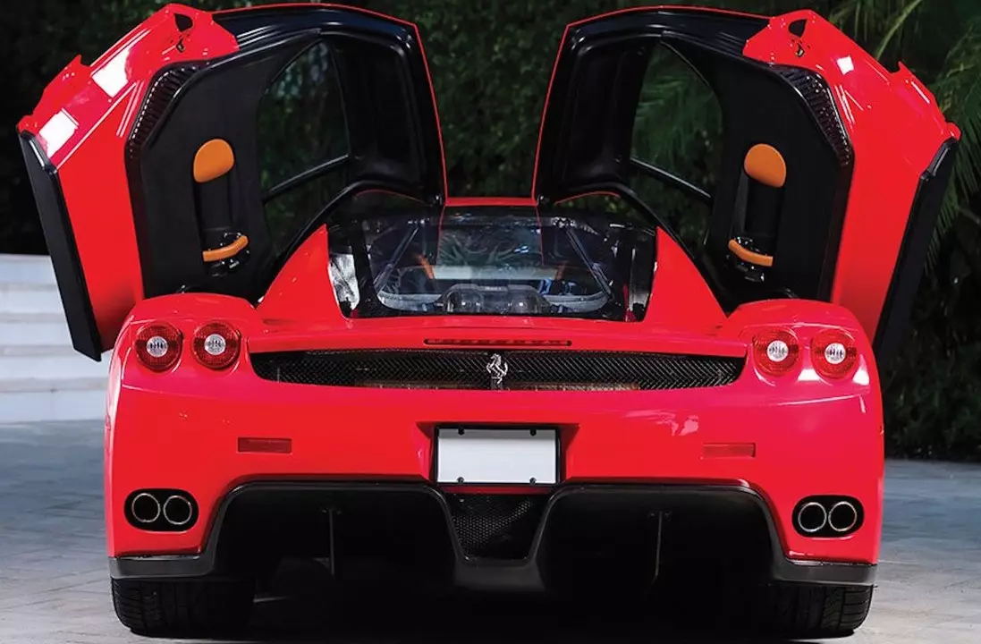 ferrari_enzo_tommy_hilfiger_rear.jpg