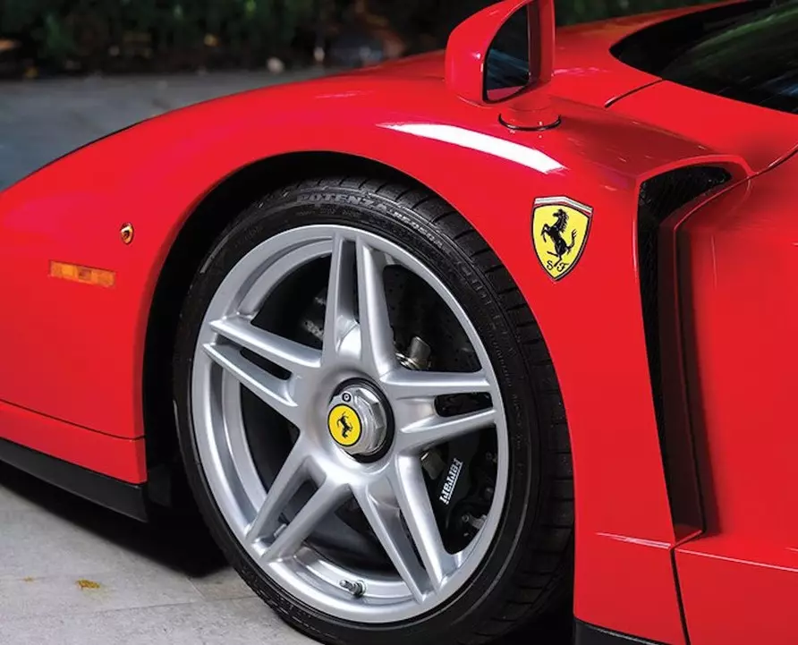 ferrari_enzo_tommy_hilfiger_wheel.jpg