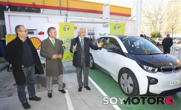 New Shell fast charging point for electric vehicles