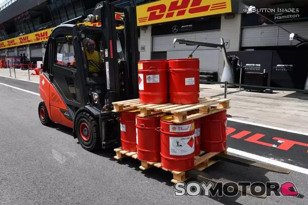 Fuel transport through the Pit-Lane in Austria