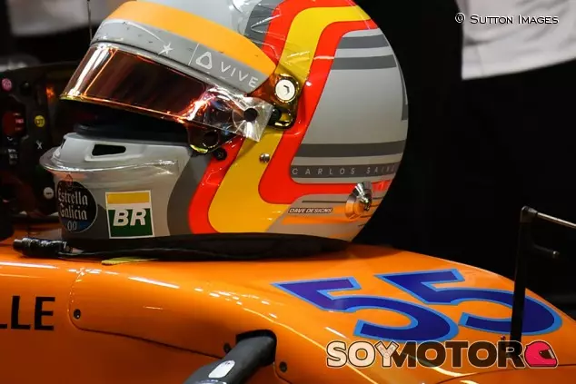 Sainz hull នៅលើ MCL33 នៅ Yas Marina