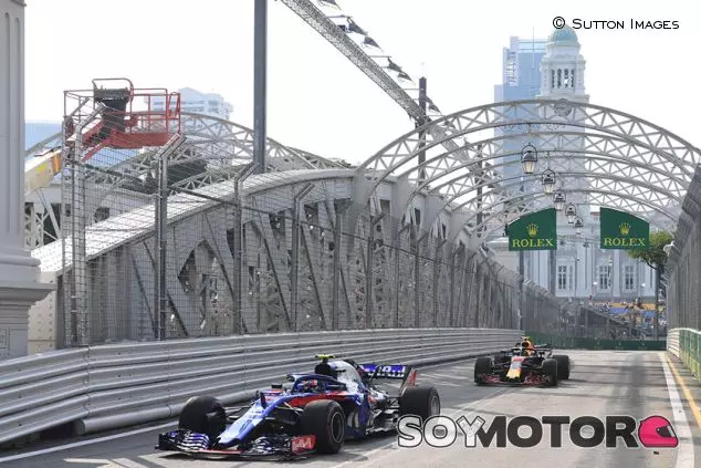 Pierre Gasly i Max Verstappen a Marina Bay