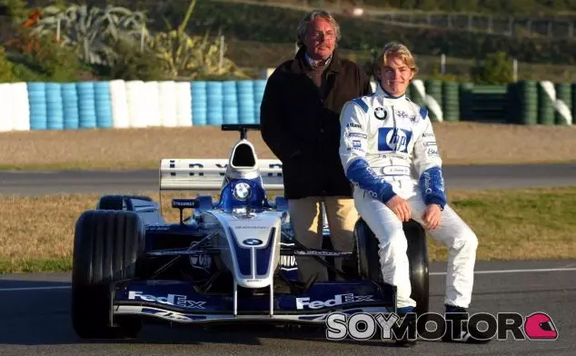 Nico Rosberg com seu pai Keke em sua apresentação como novato em 2006 – SoyMotor.com