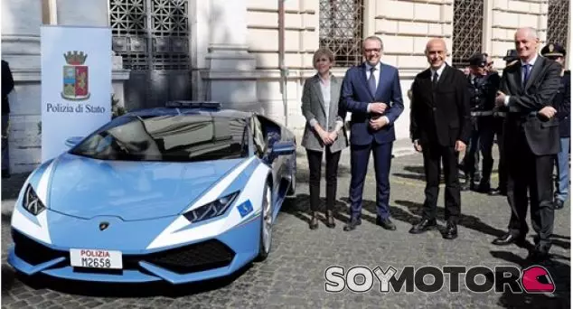 Ítalska lögreglan tekur við nýjum Lamborghini Huracán