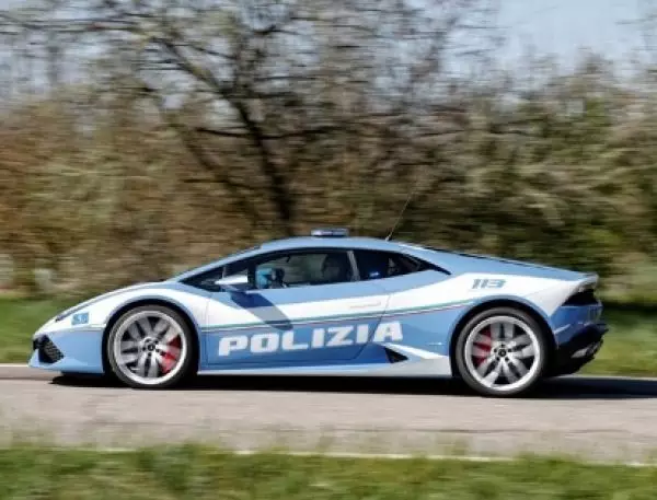 Policia italiane merr në dorëzim një Lamborghini Huracán të re 46881_3