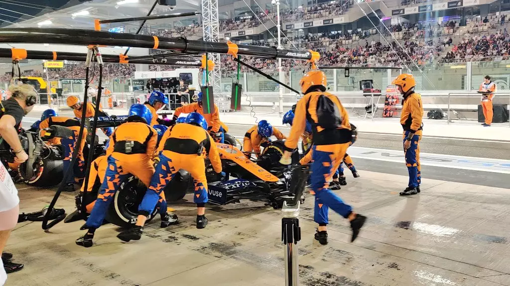 mclaren-pit-abu-dhabi-2019-soymotor.jpg