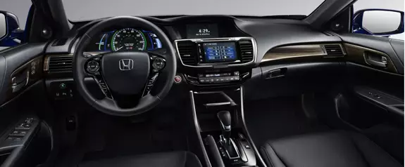 honda-accord-hybrid_100552608_l.jpg