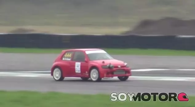 Egy 500 lóerős Peugeot 106: elviselhetetlen erő