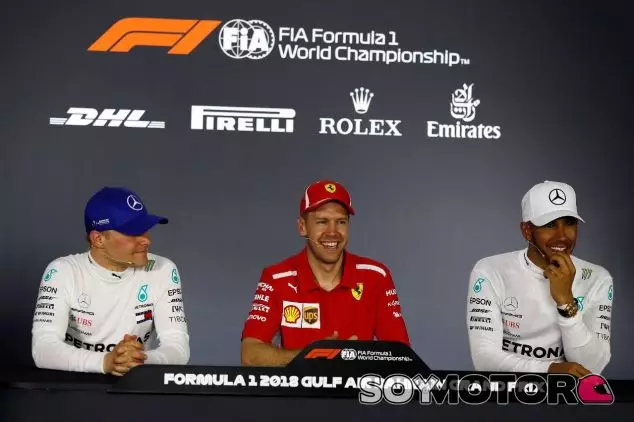 s lijeve strane S lijeva na desno: Valtteri Bottas, Sebastian Vettel i Lewis Hamilton – SoyMotor.com