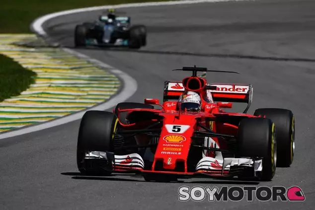 Sebastian Vettel ispred Valtterija Bottasa u Brazilu