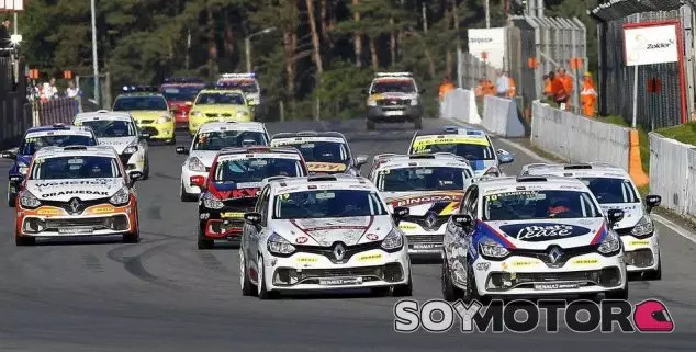 កម្មវិធីប្រកួតប្រជែង Renault Sport 2017 - SOymotor