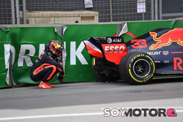 Max Verstappen په آذربایجان کې په وړیا تمرین 1 کې حادثه لري - سوی موټور