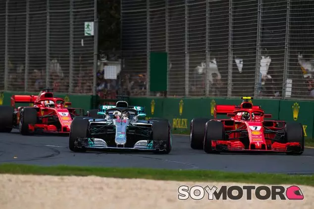 Lewis Hamilton, Sebastian Vettel kaj Kimi Räikkönen ĉe Albert Park