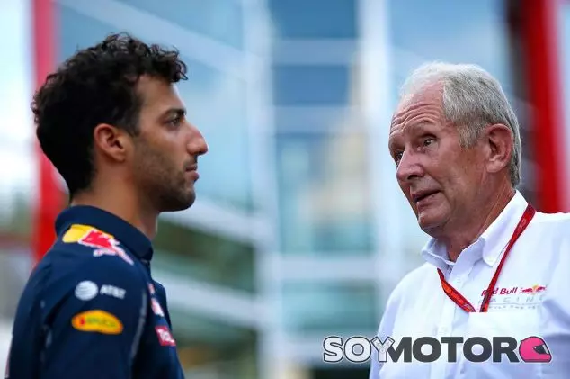 Daniel Ricciardo และ Helmut Marko ในเซปัง