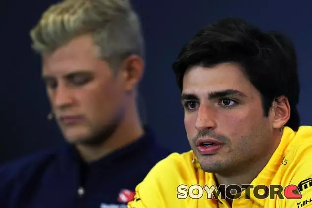 Carlos Sainz à la conférence de presse de la FIA - SoyMotor