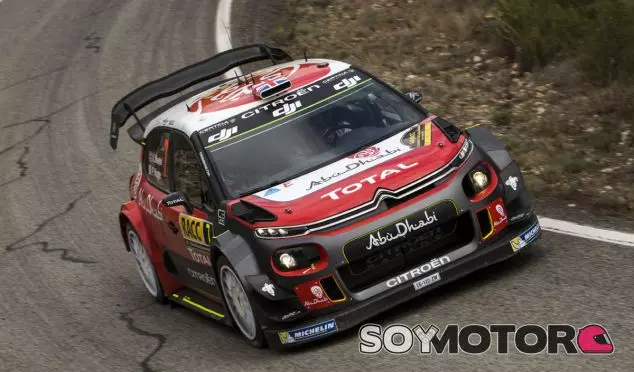 Kris Meeke com o Citroën C3 WRC durante o RallyRACC de Catalunya - SoyMotor