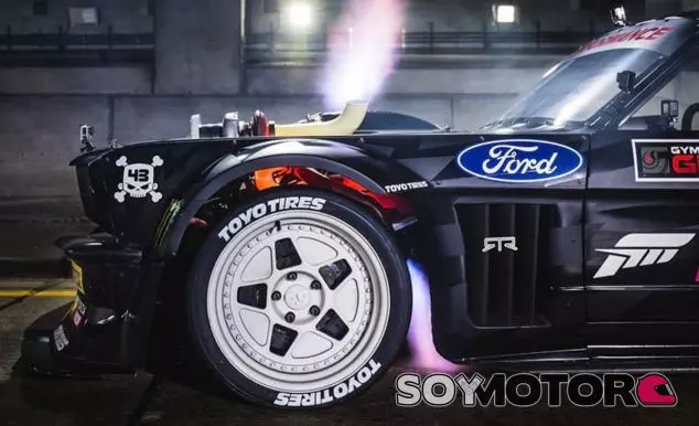 Radical Ford Mustang Hoonicorn V2 ha e fetoe kopano le Gymkhana 10 - SoyMotor