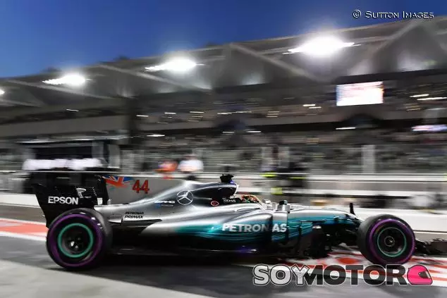 Lewis Hamilton in Abu Dhabi - SoyMotor