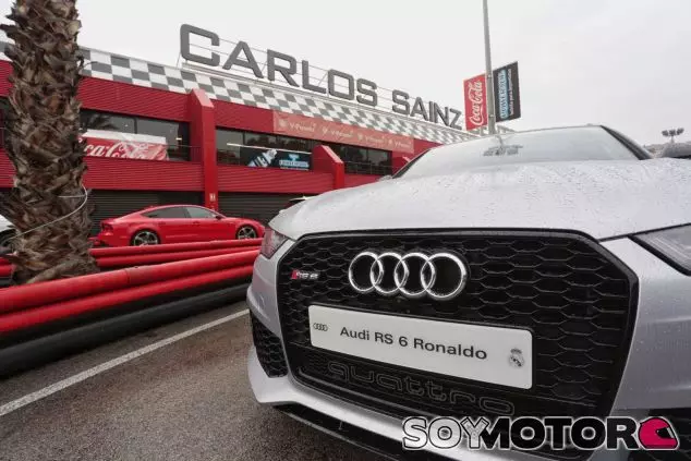 audi_rs6_cristiano_ronaldo_carlos_sainz.jpeg