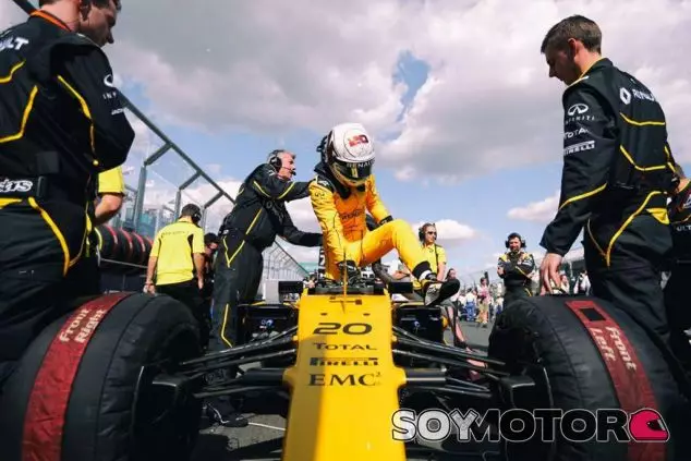 Magnussen Renault bilan Avstraliya GP - LaF1da debyut qildi