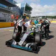 Hamilton ima veliko tehničnih težav na tem štartu svetovnega prvenstva - LaF1