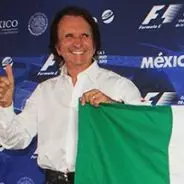 Emerson Fittipaldi și Rodrigo Sánchez, cu steagul mexican - LaF1