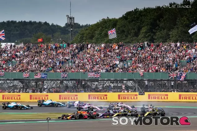 Gipugos sa makina sa Britanya si Johnson nga moadto sa Silverstone