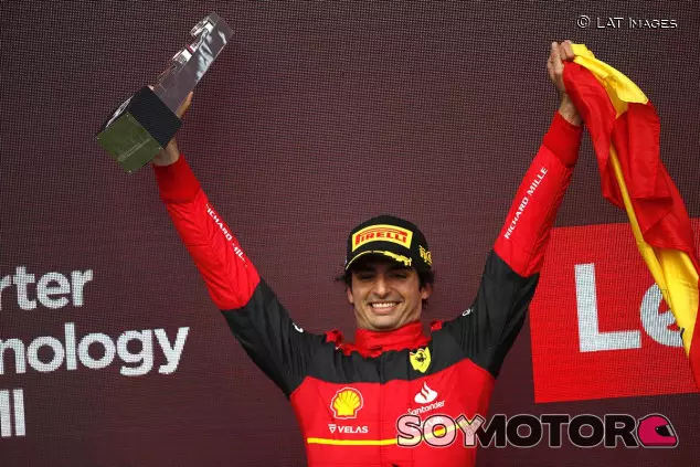 Sainz memenangkan GP Inggris yang kacau dan Verstappen kalah; Alonzo, kelima
