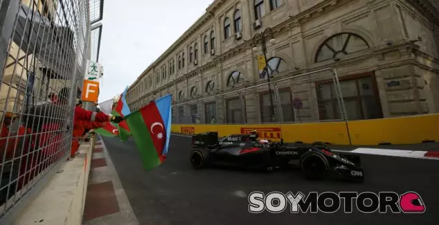 Jenson Button hauv Baku - LaF1