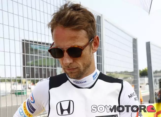 Jenson Button on the Hungaroring grid - LaF1