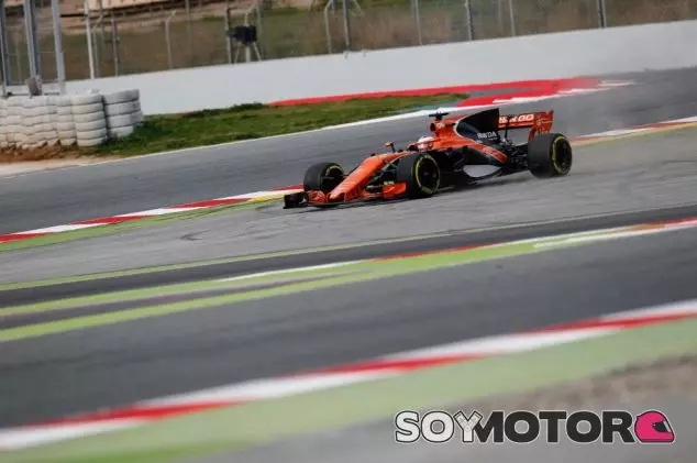 Stoffel Vandoorne toisen testipäivän aikana Circuit de Barcelona-Catalunya -radalla - SoyMotor