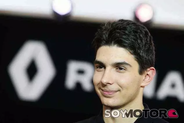 Esteban Ocon Renault meeskonna LaF1 esitlusel