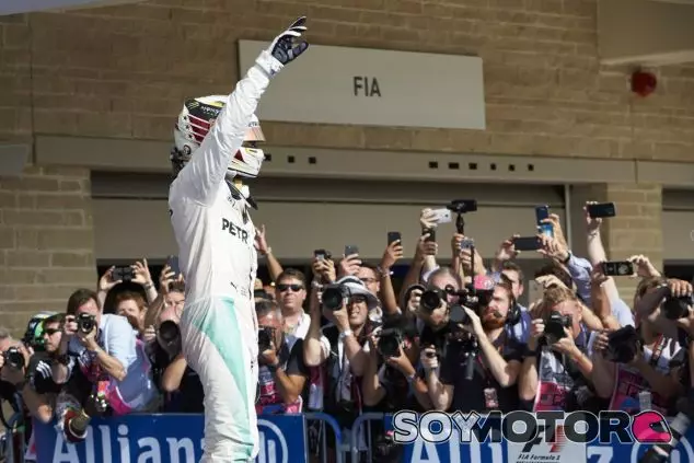 Gusto ni Hamilton si Bernie Ecclestone - LaF1