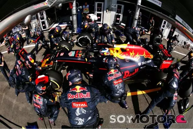 Red Bull é uma das equipes mais rápidas a trocar de roda - SoyMotor