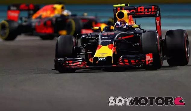 Ο Verstappen κατά τη διάρκεια του αγώνα στο Abu Dhabi - LaF1