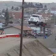Il camion in pieno volo dopo il suo salto - SoyMotor