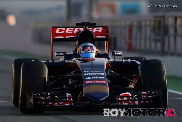 Carlos Sainz a ikon Toro Rosso STR10 - LaF1